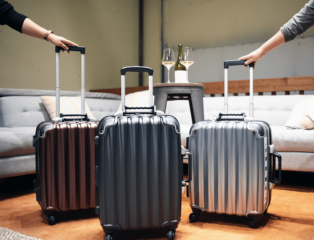 Piccolo Black 5-Bottle Wine Carry-On Luggage | VinGardeValise®